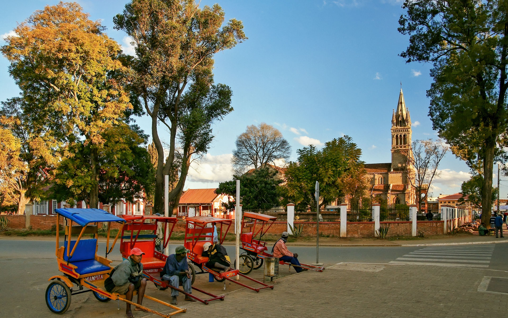 Antsirabe ist mit rund 260.000 Einwohnern die drittgrößte Stadt ...